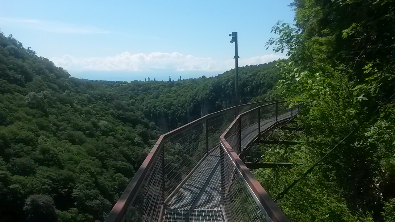 Okatse Canyon: Schwebende Wanderwege in Georgien – HOME of TRAVEL