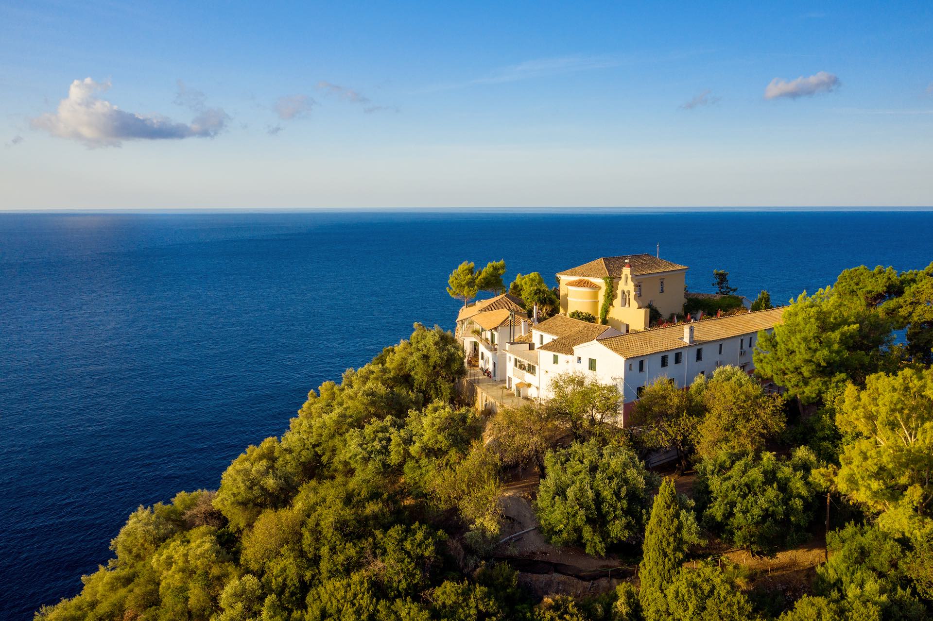 Das Paleokastritsa Kloster auf Korfu – HOME of TRAVEL