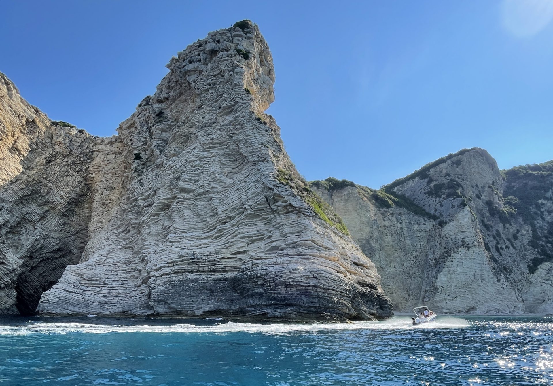 Felsen am berühmten Chomi Beach – HOME of TRAVEL
