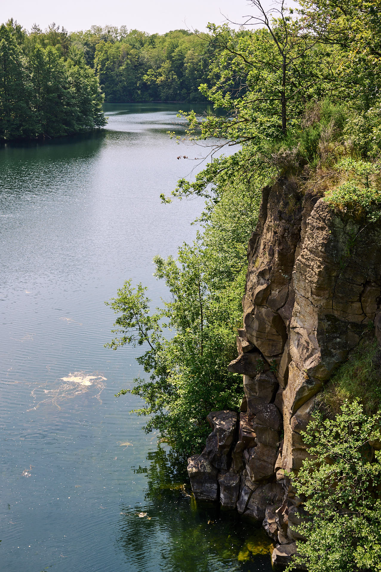 Blick von der Canyon-Brück auf den Vogelsberger See. – HOME of TRAVEL