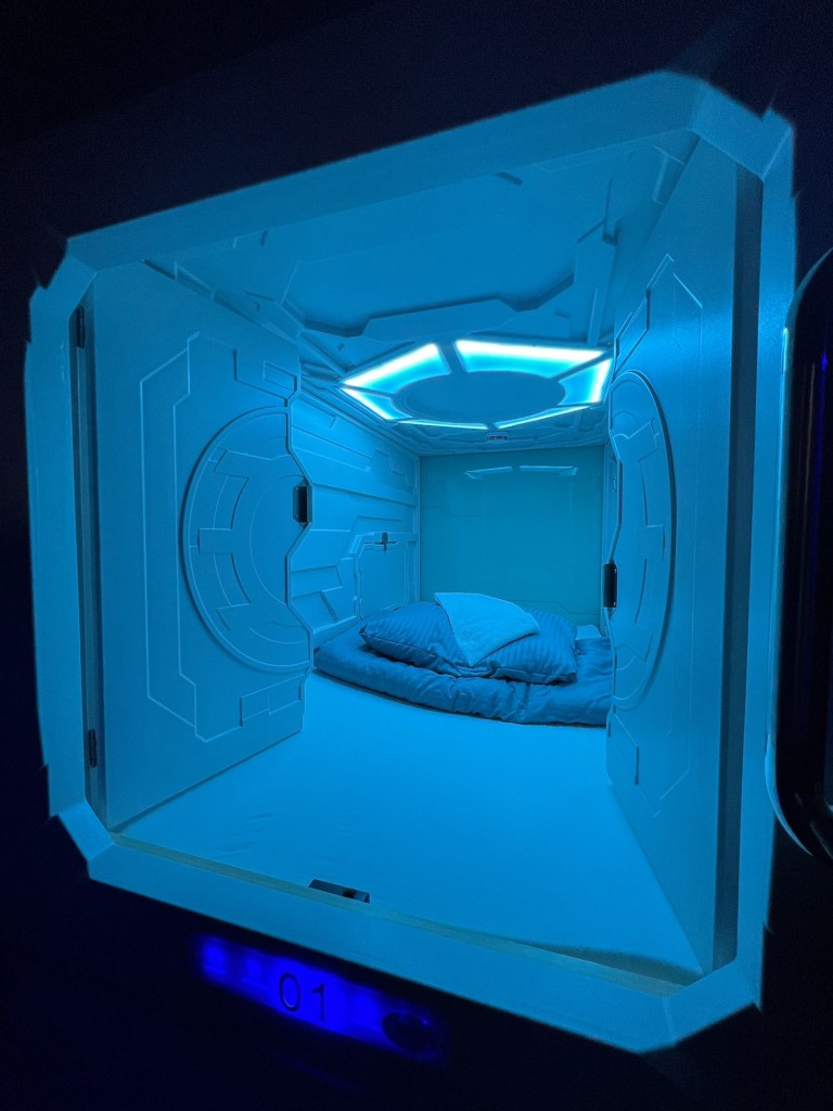 Space Night Capsule: Eine Nacht im Kapselhotel Berlin – HOME of TRAVEL