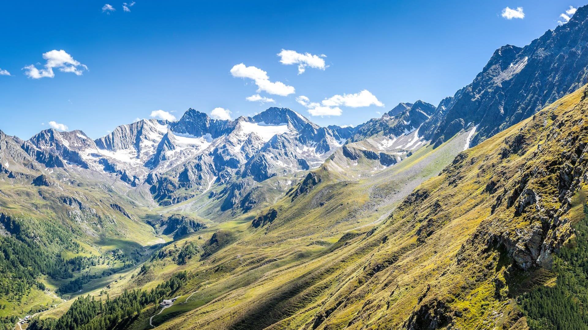 Panorama der Bergkette am Timmelsjochs an der österreichisch ...