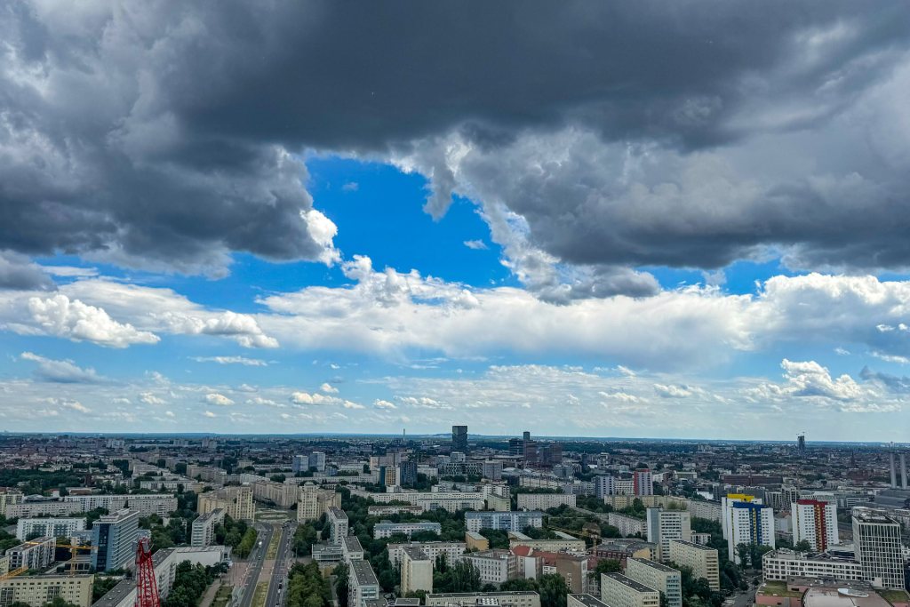 High Swing in Berlin: Europas höchste Schaukel (120 m) – HOME of TRAVEL