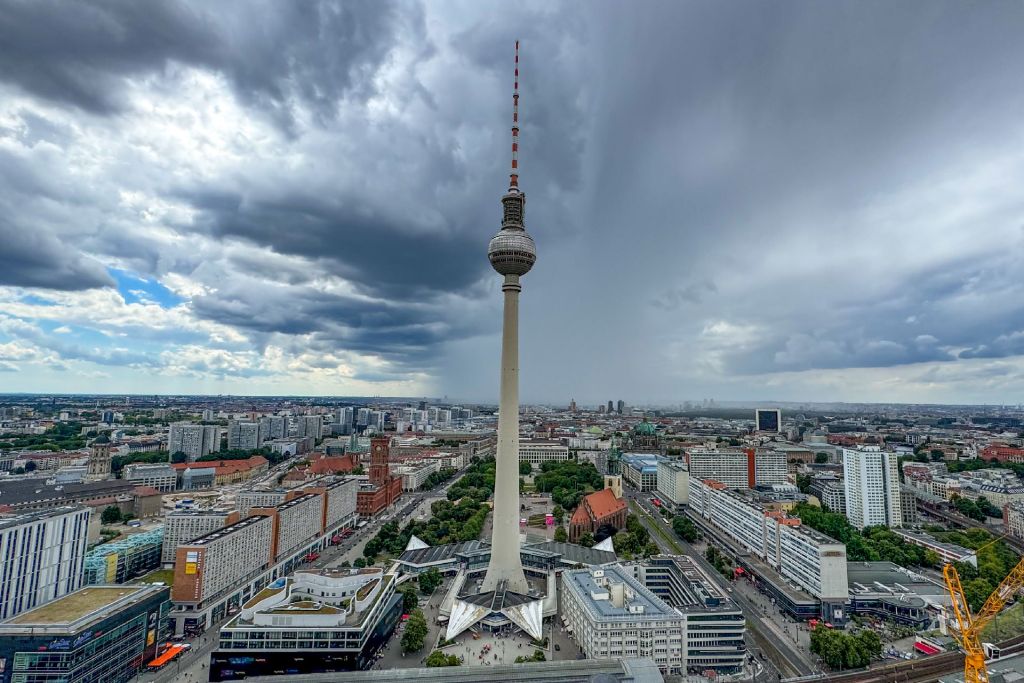 High Swing in Berlin: Europas höchste Schaukel (120 m) – HOME of TRAVEL