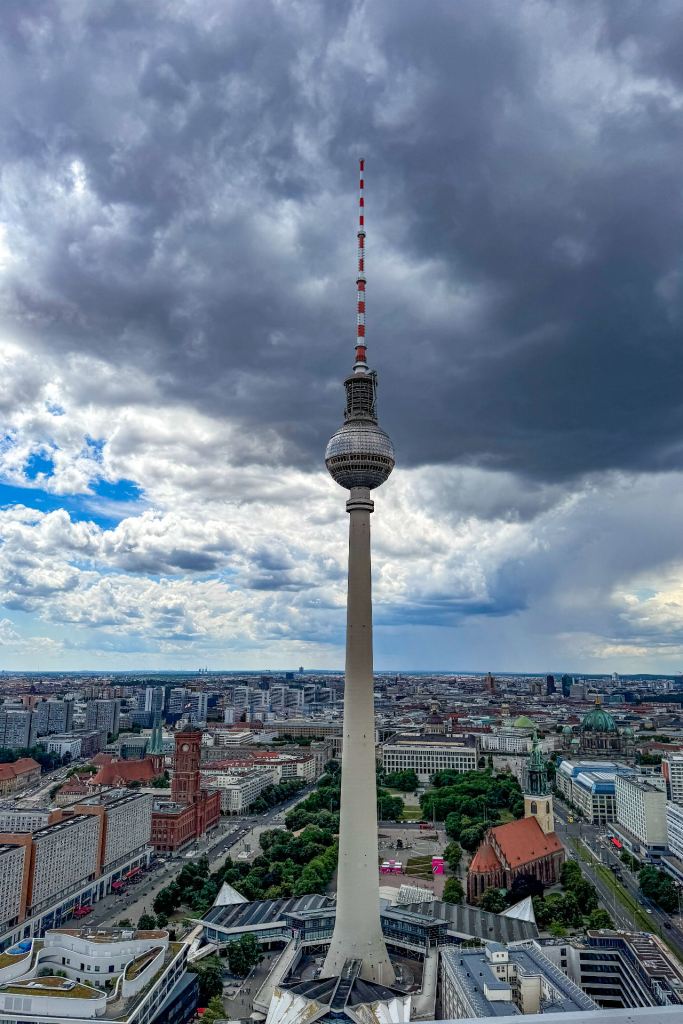 High Swing in Berlin: Europas höchste Schaukel (120 m) – HOME of TRAVEL