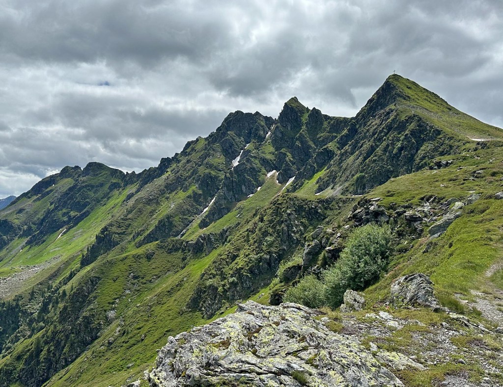 Gratwanderung auf 2.000 m Höhe zu den Sagtaler Spitzen – HOME of TRAVEL